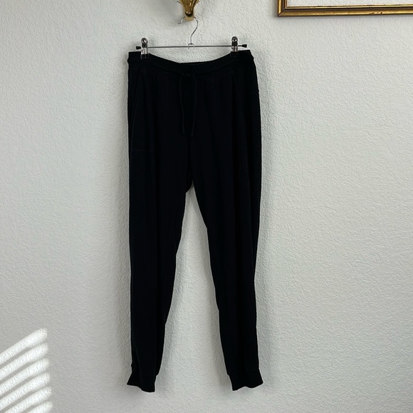 ALO Yoga | Pants & Jumpsuits | Alo Yoga Soho Jogger Pants | Poshmark